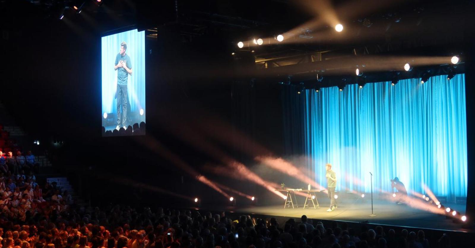 Hans Cools sluit tournee nu écht af met grootste show tot nu toe in ...