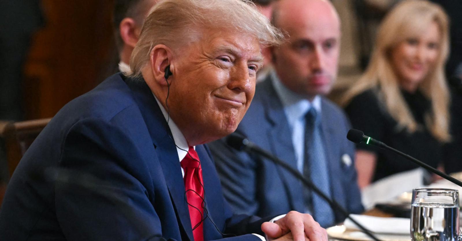 Trump hausse le ton : vers des droits de douane de 20 % sur les produits européens ? - Trends ...