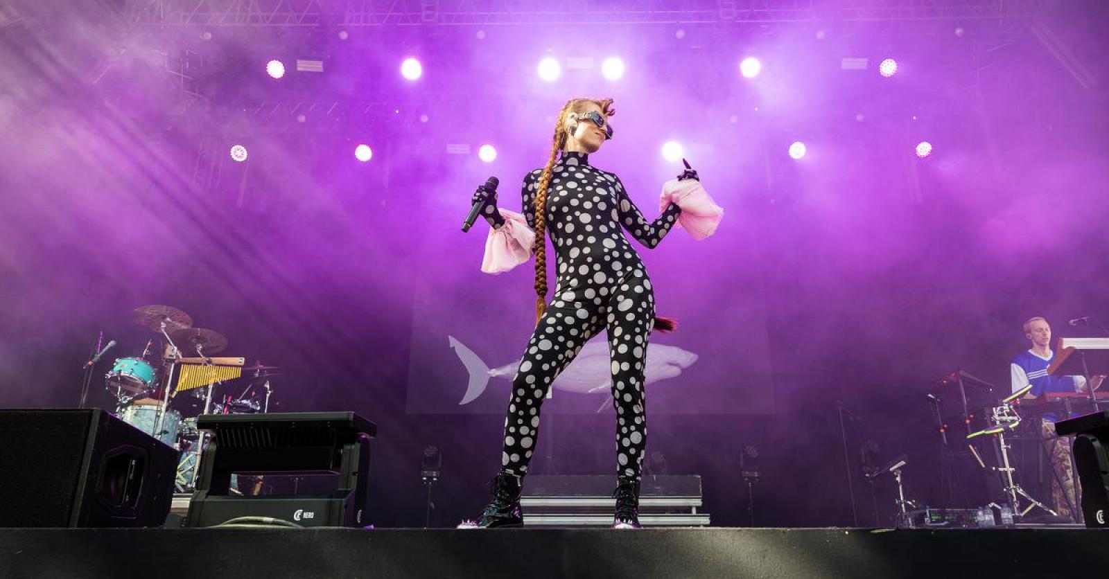 Merol doet het op het Cactusfestival in Brugge met een haai: “Hou je ...