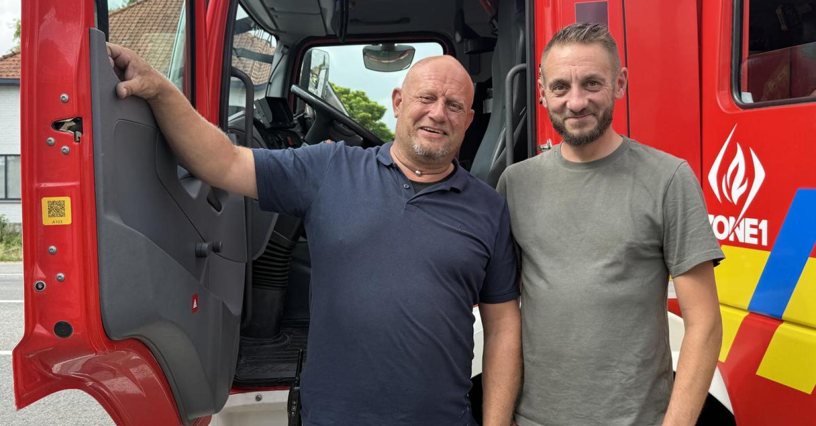 Helden! Peter en Bert blussen brand nadat ze rook opmerken aan woning ...