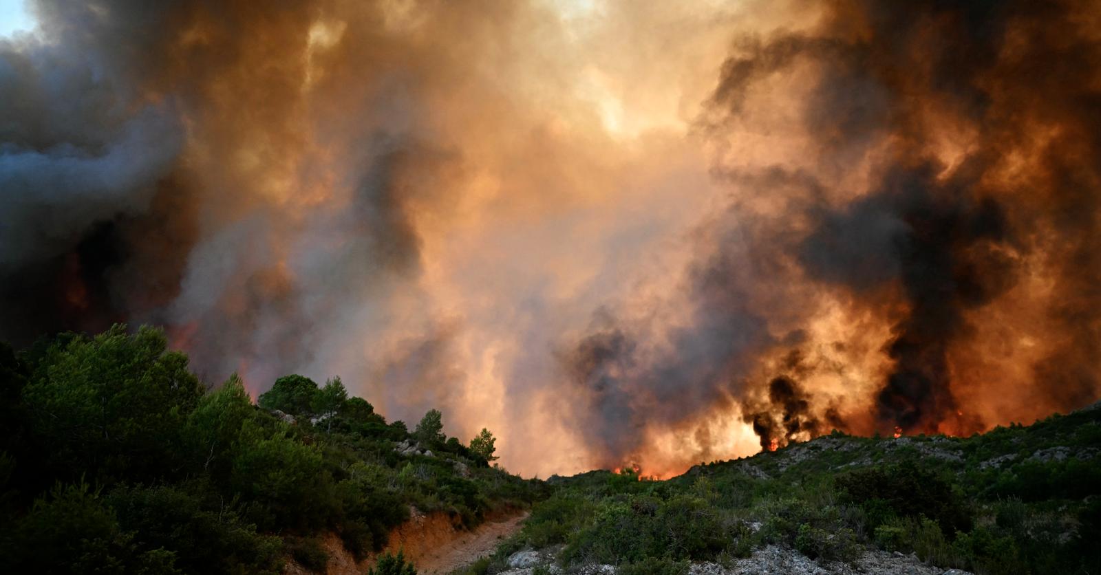 Le pire incendie qu'ait connu l'Aude est fixé, mais pas encore éteint