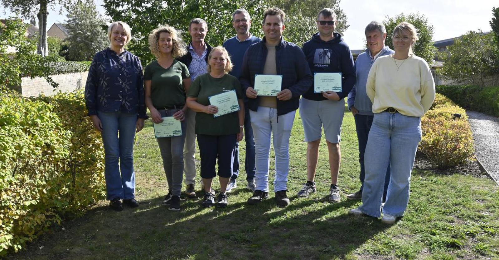 Medewerkers Stad Lo-Reninge behalen diploma digitale vaardigheden - KW.be