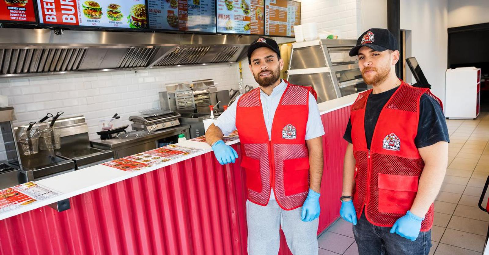 Mr. Daddi Fried Chicken opent de deuren vlak bij Jan Breydelstadion: “Ook de supporters zijn ...