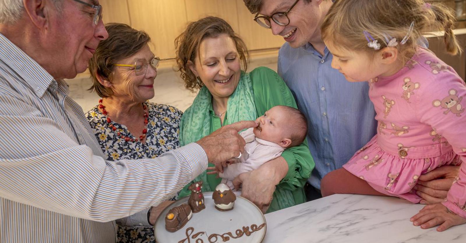 Met chocoladedoop van baby Léonore houdt chocoladefabrikant Libeert ...