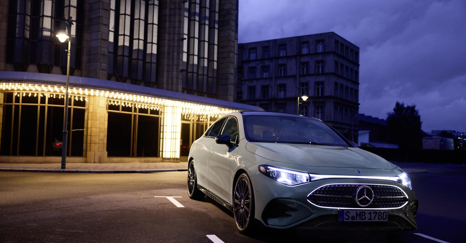 Mercedes-Benz wordt 100 en lanceert 40 nieuwe modellen in twee jaar tijd