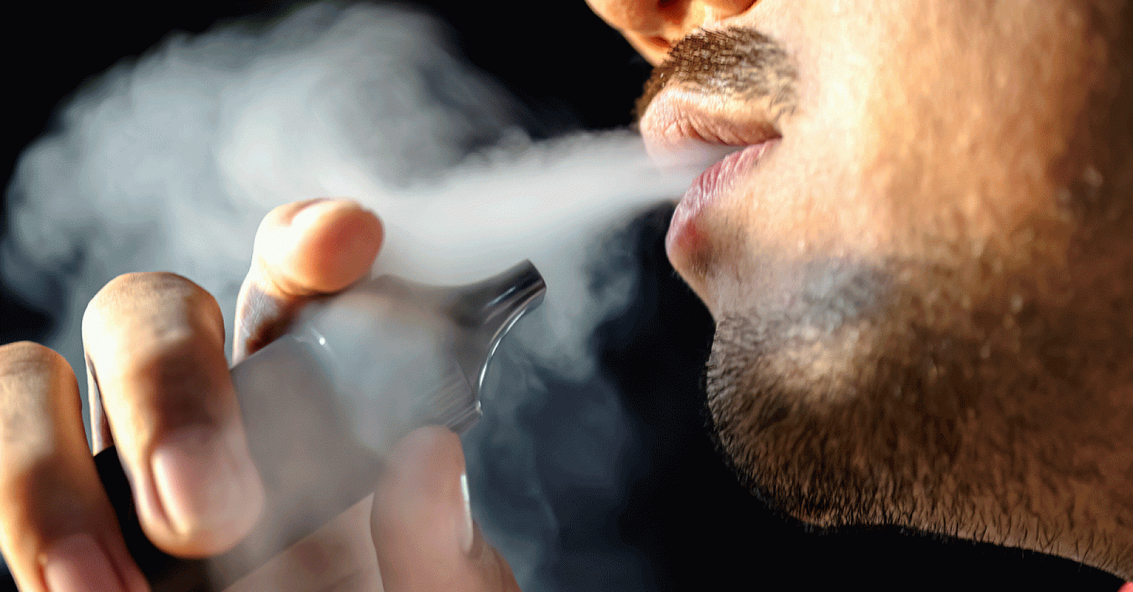 Antigifcentrum waarschuwt voor illegale vapes nadat jongeren in ...