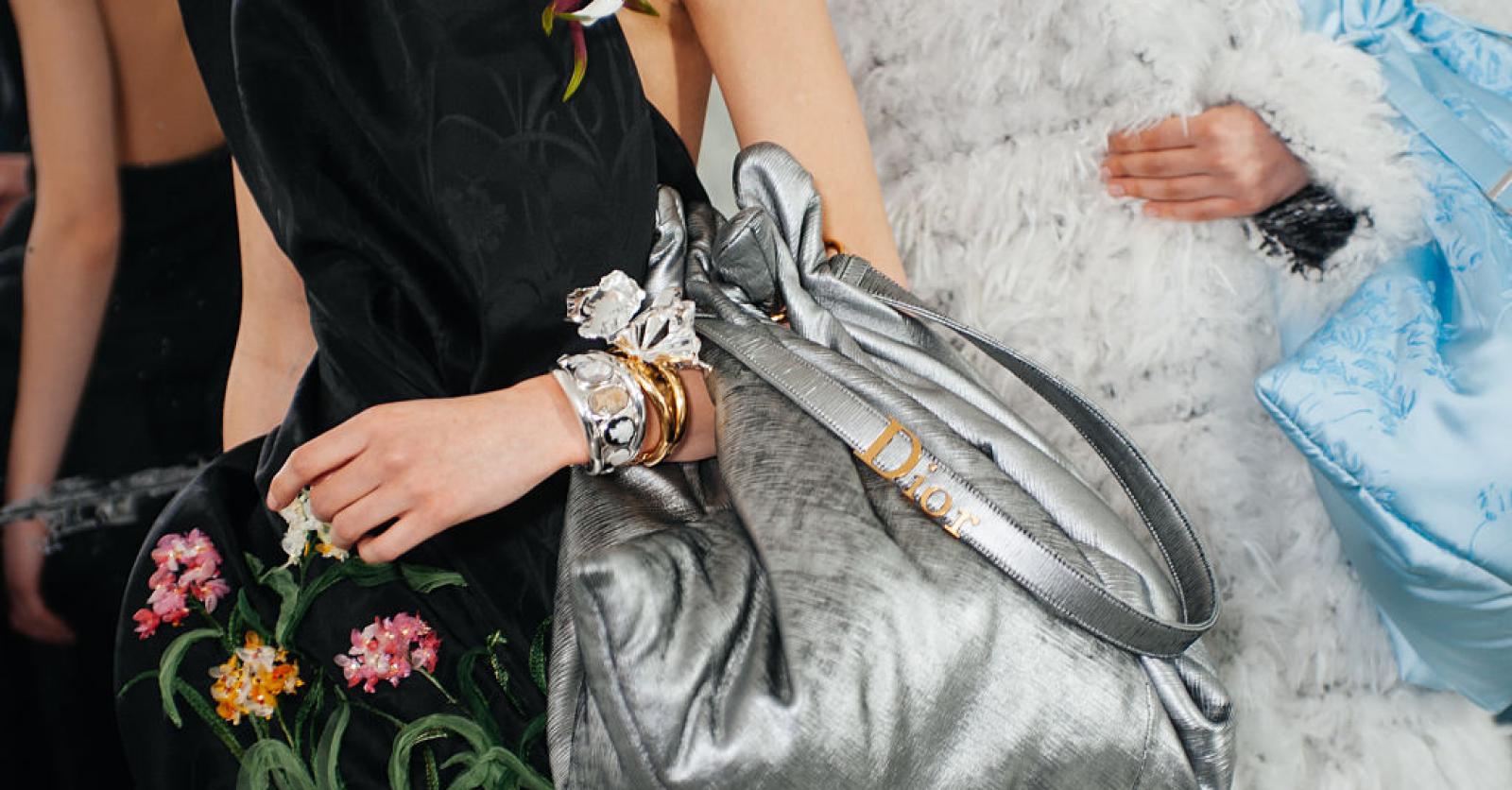 La 1re collection Dior par Jonathan Anderson exposée à Paris