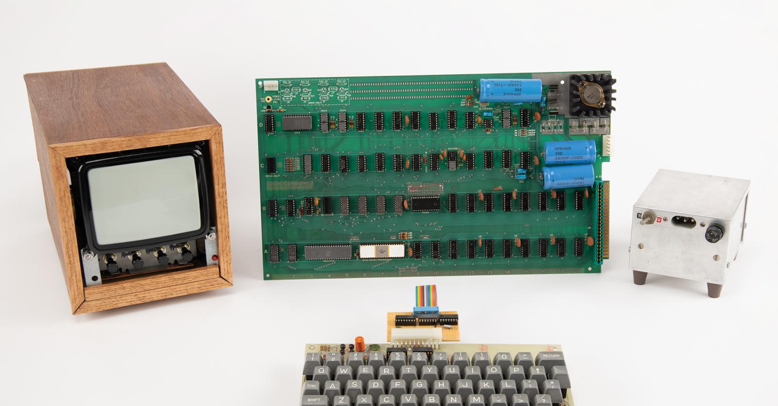 Uniek functioneel exemplaar van Apple I-computer verkocht voor 375.000 ...