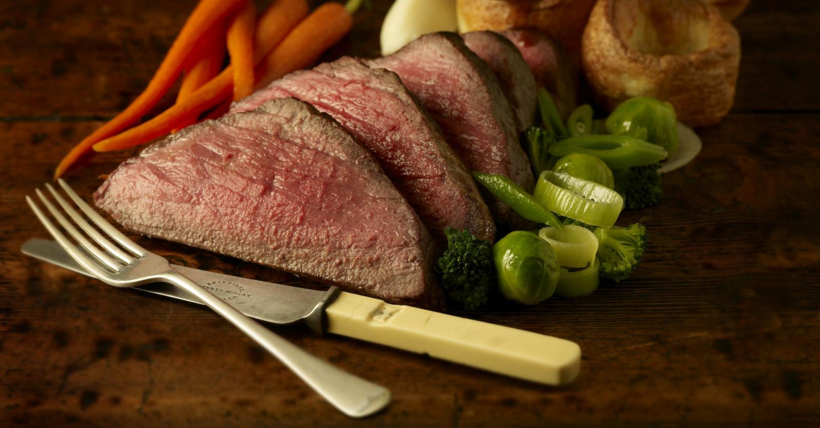 Rosbief met groentekrans en kroketten