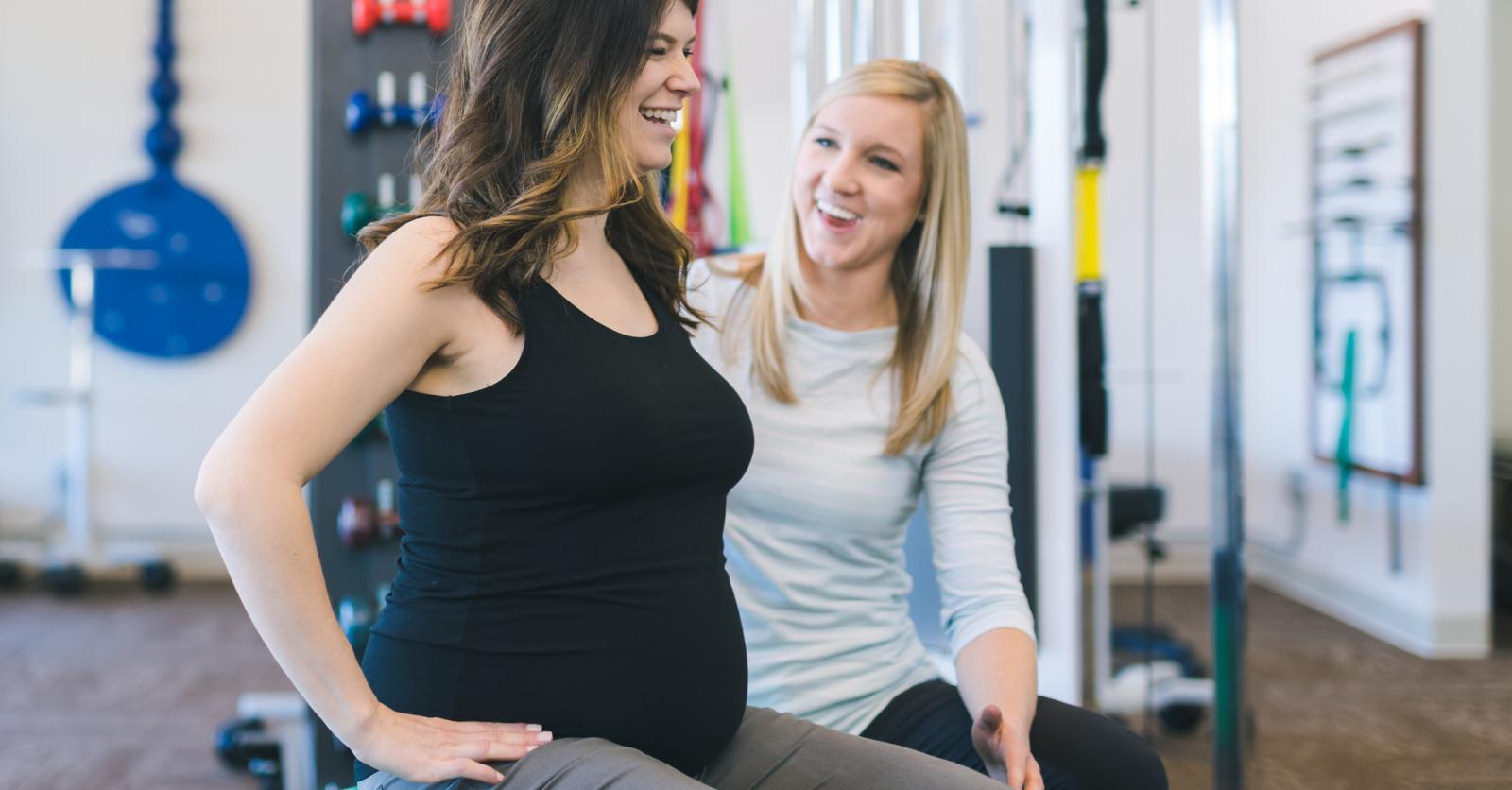 Prenatale kine: 5 oefeningen voor thuis - Libelle Mama