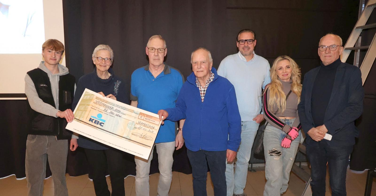 BIN Noord schenkt cheque van 400 euro aan Be You - KW.be