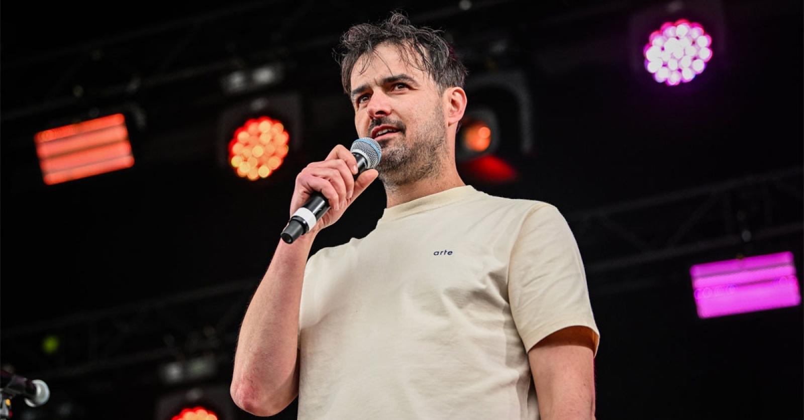 Joris Hessels verklapt naam reisprogramma met Viktor Verhulst