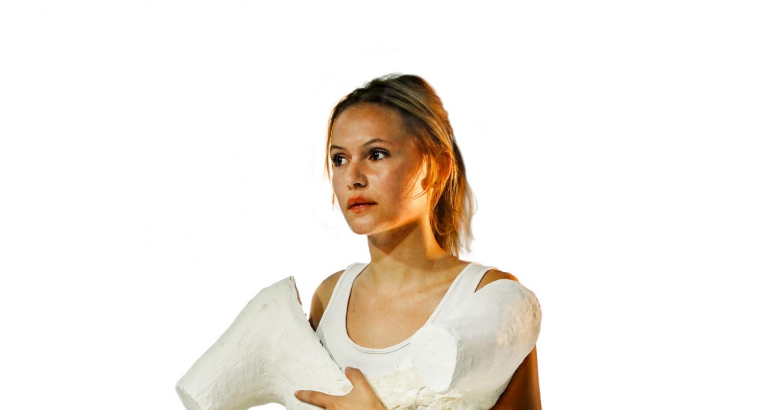 In het theater ontdekte Lilith Pas (Wtfock, Assisen) wat ze met haar ...