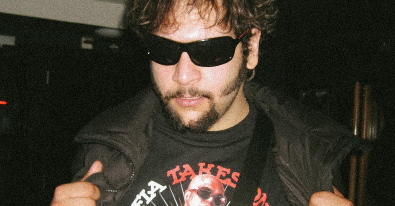 Ga de schunnige cultrapper Parsa nu live zien vooraleer hij filmmaker ...