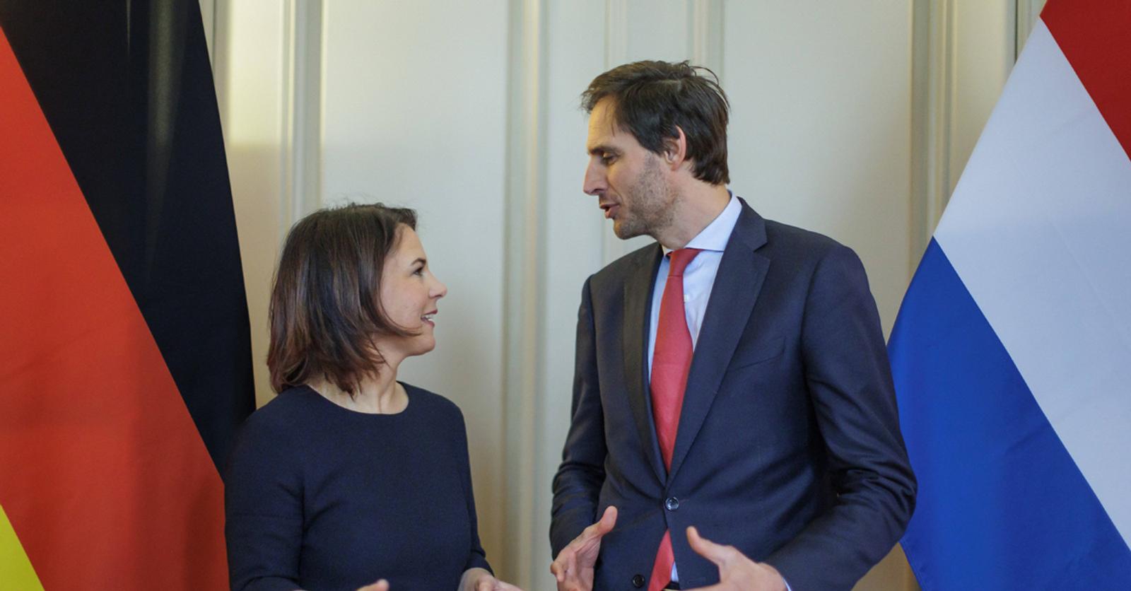 Annalena Baerbock: ‘Poetin wil Oekraïne vermorzelen, de kinderen ...