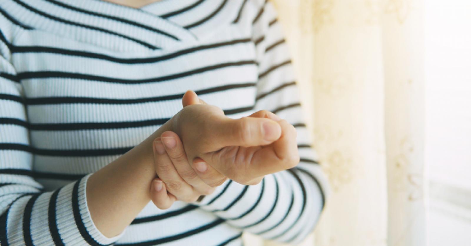Gewrichten knakken: slecht of niet? - Libelle