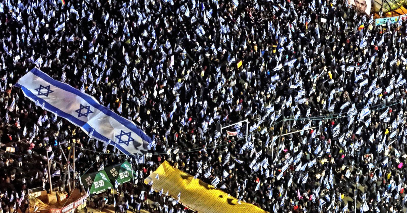 Israël: 100.000 betogen tegen hervorming Justitie