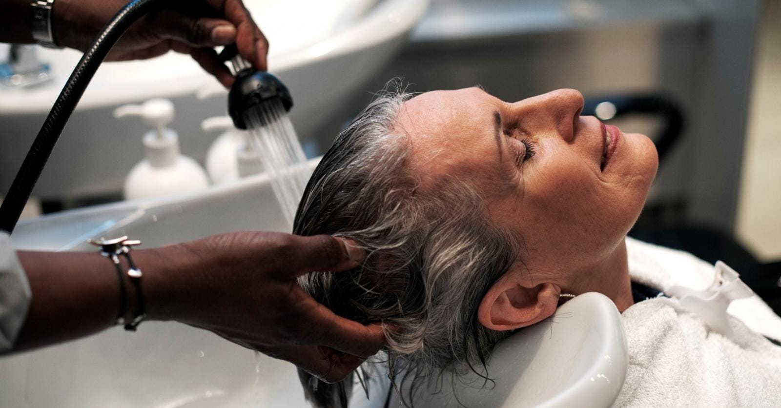 Hoofdroos: 5 haarproducten tegen schilfers op de hoofdhuid - Libelle