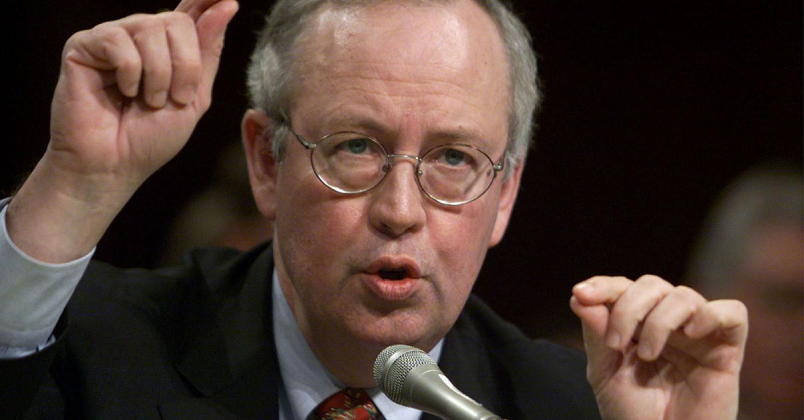 Kenneth Starr overleden, vaak verguisde aanklager van Bill Clinton in ...