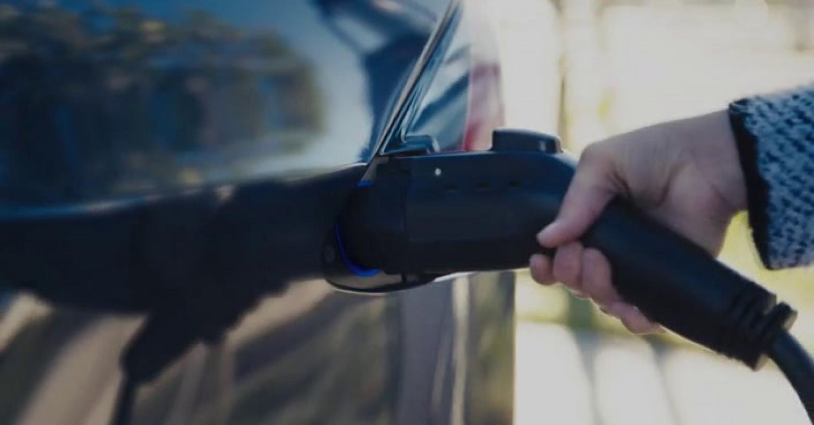 Verbrandingsmotoren verboden vanaf 2035 in Europa, tenzij ze op 'e-fuels' rijden - Trends