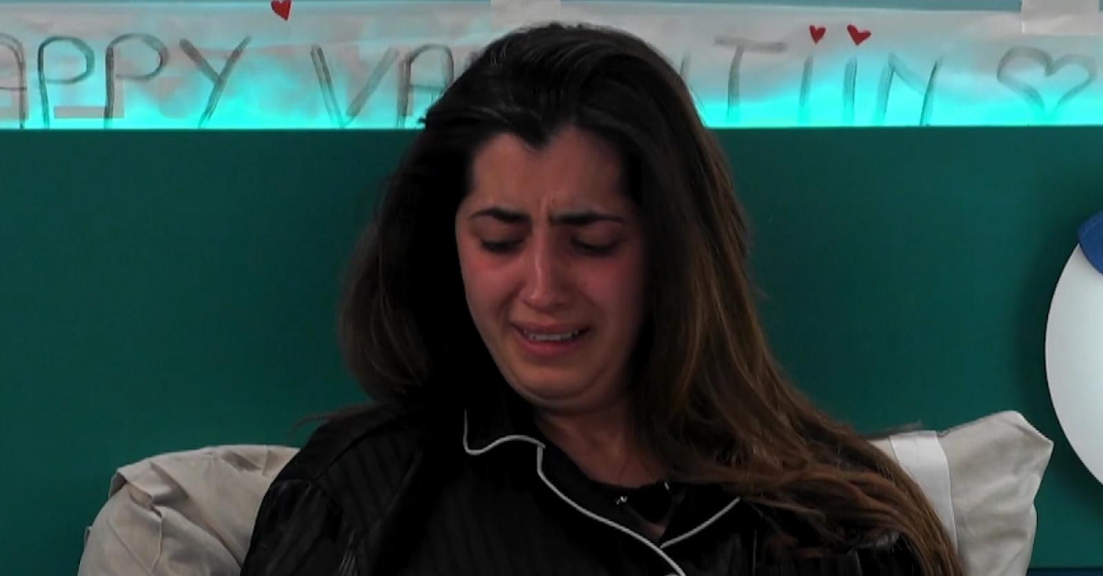 Big Brother: tranen bij Ronahi nadat ze hoort wat bewoners denken Big Brother: tranen bij Ronahi nadat ze hoort wat bewoners denken