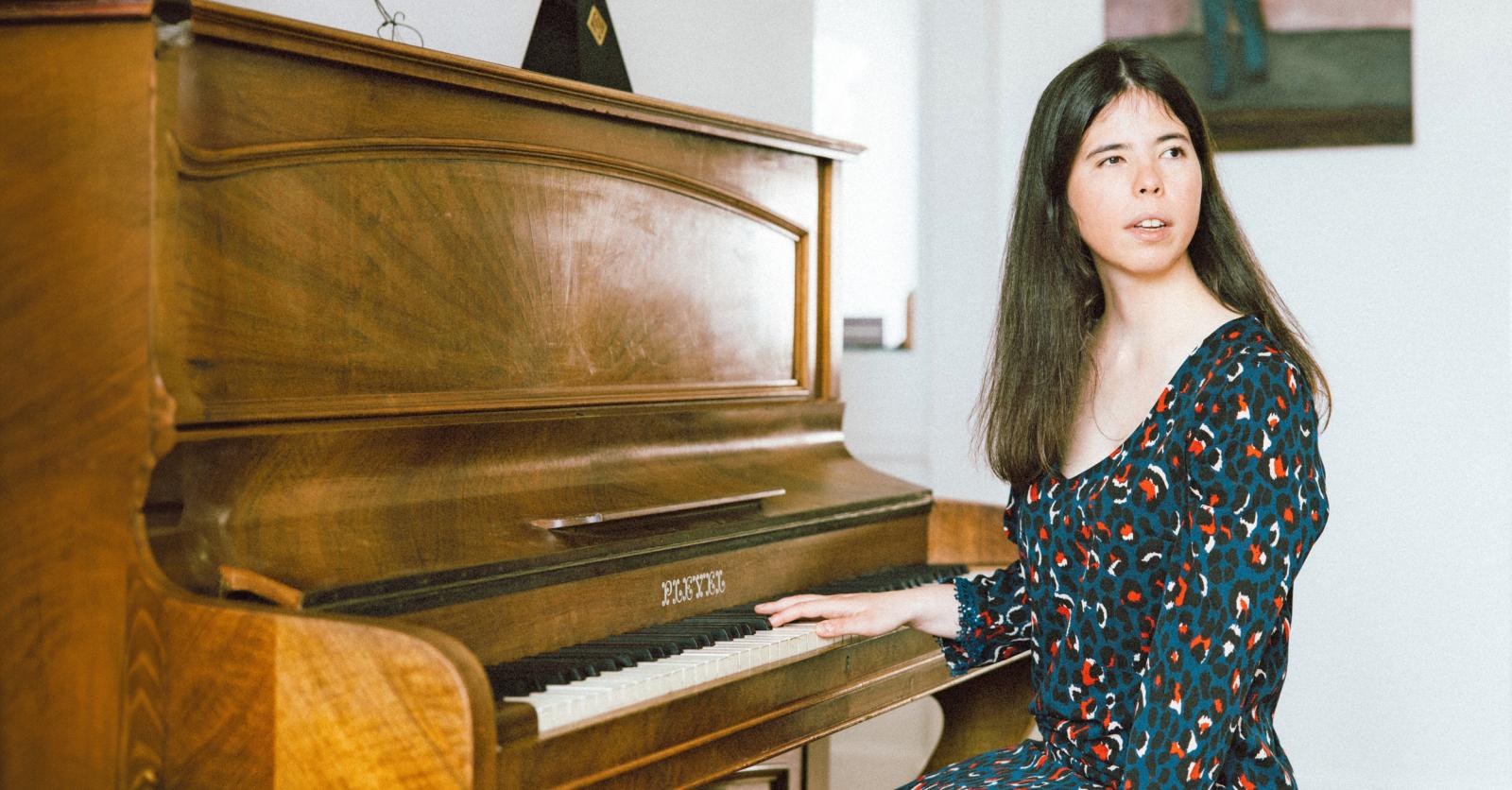 La chanteuse belge Sarina met un scène un spectacle musical