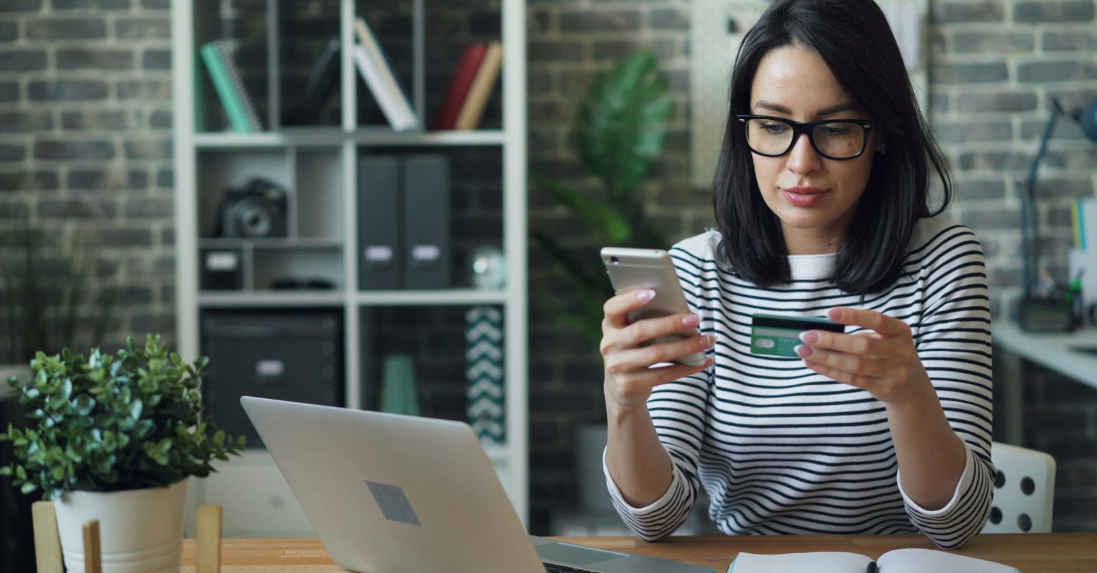 Anouk (25): ‘Mijn spaarrekening is verboden terrein, tenzij het écht ...