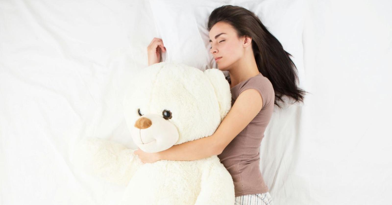 1 op de 5 volwassen Belgen slaapt met een knuffel