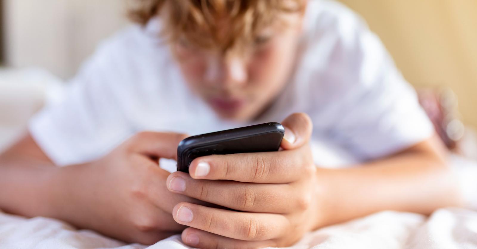 Wie houdt de kinderen weg van de smartphone? ‘De overheid moet een ...