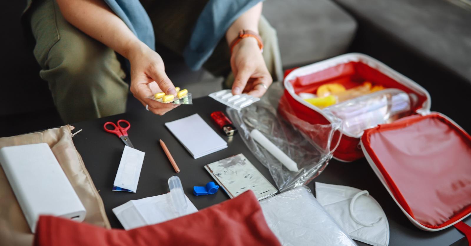 Les citoyens appelés à se munir d'un kit de survie: «Nous pouvons faire l’autruche, ou regarder ...