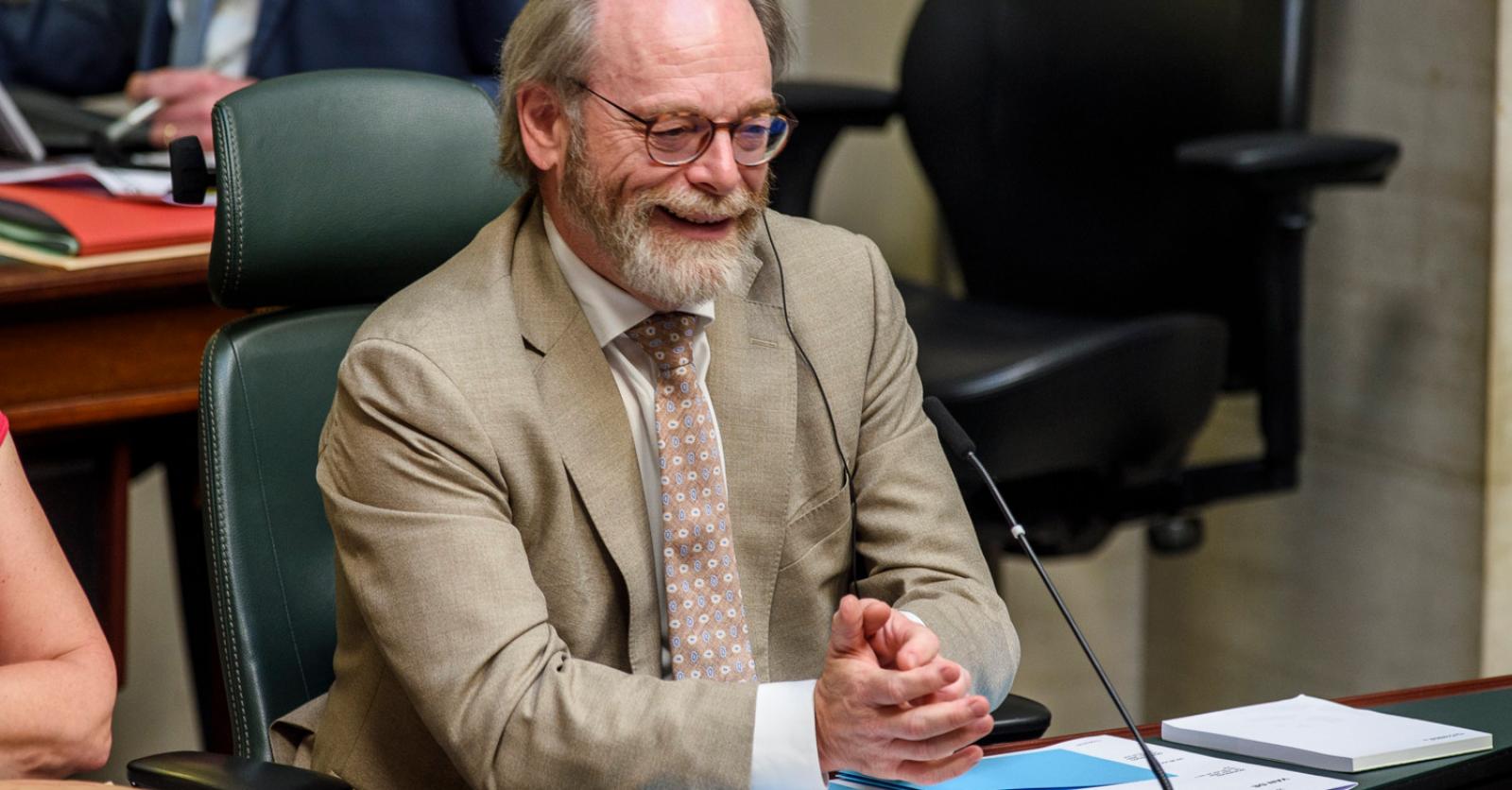 Waarom Peter De Roover na 12 dagen vaderschapsverlof al terug in de ...