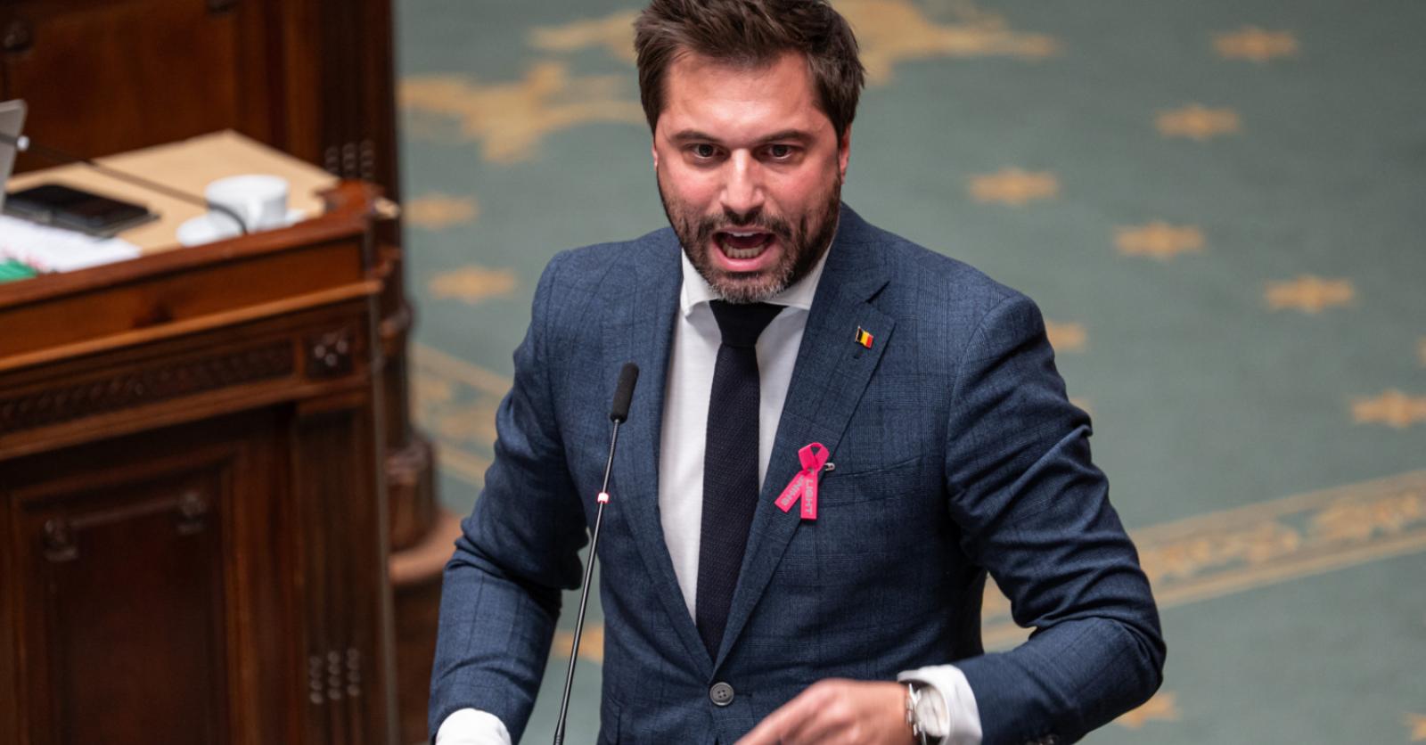 De Mercedes-affaire en de normvervaging bij de MR (Knack)