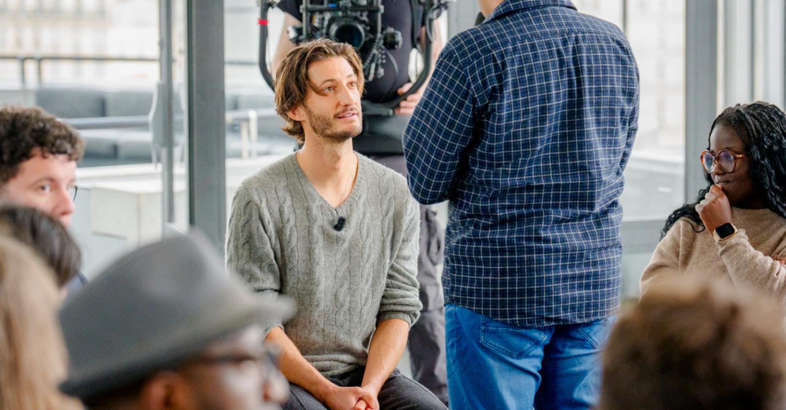 «Les Rencontres du Papotin» (France 2) : Pierre Niney, prêt à papoter