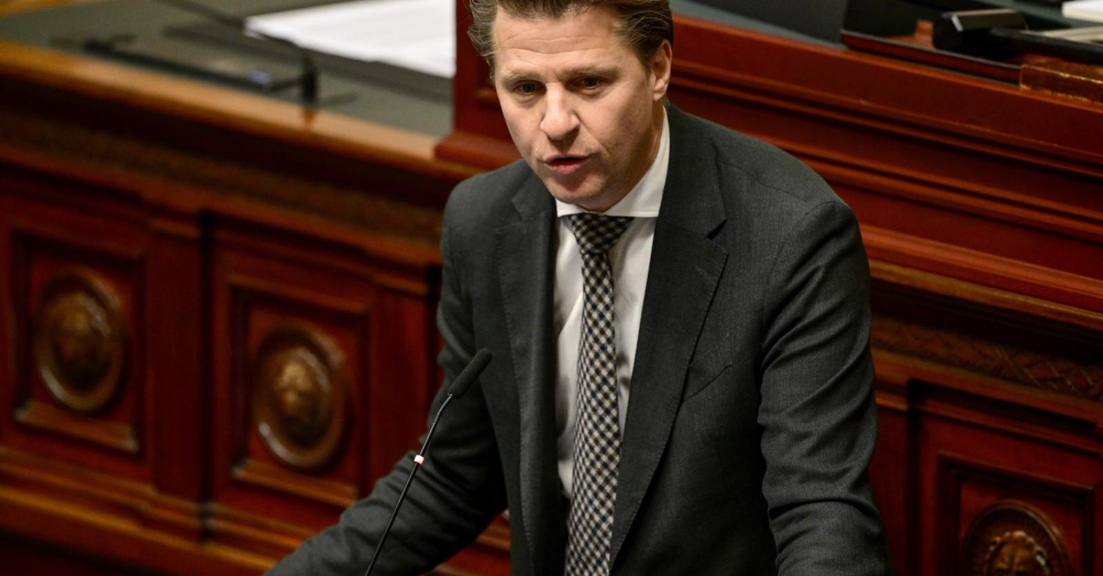 Oppositie legt Axel Ronse op de rooster bij start bespreking ...
