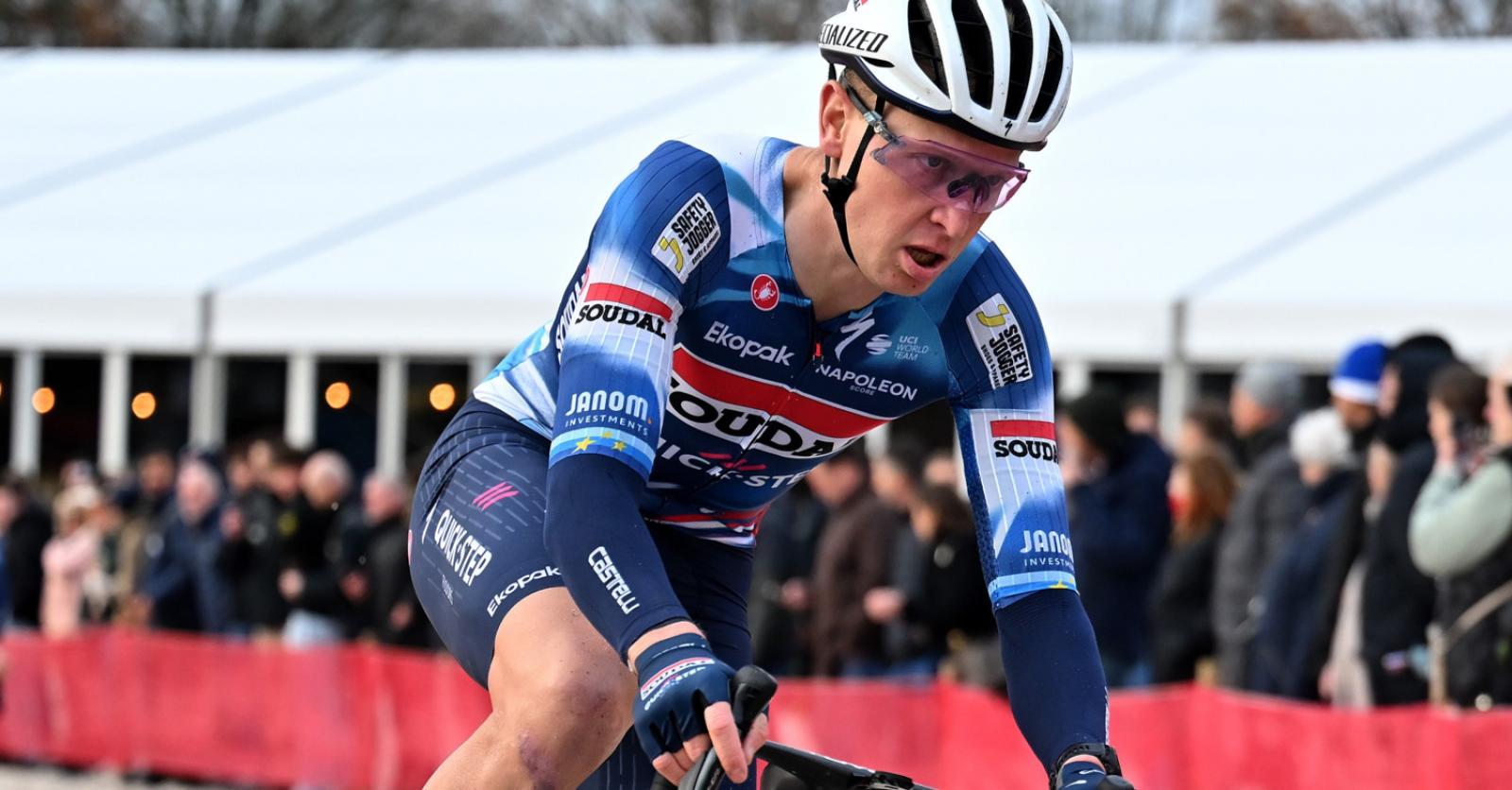 Tim Merlier viert met broer Braam overwinning in beachrace van Koksijde ...