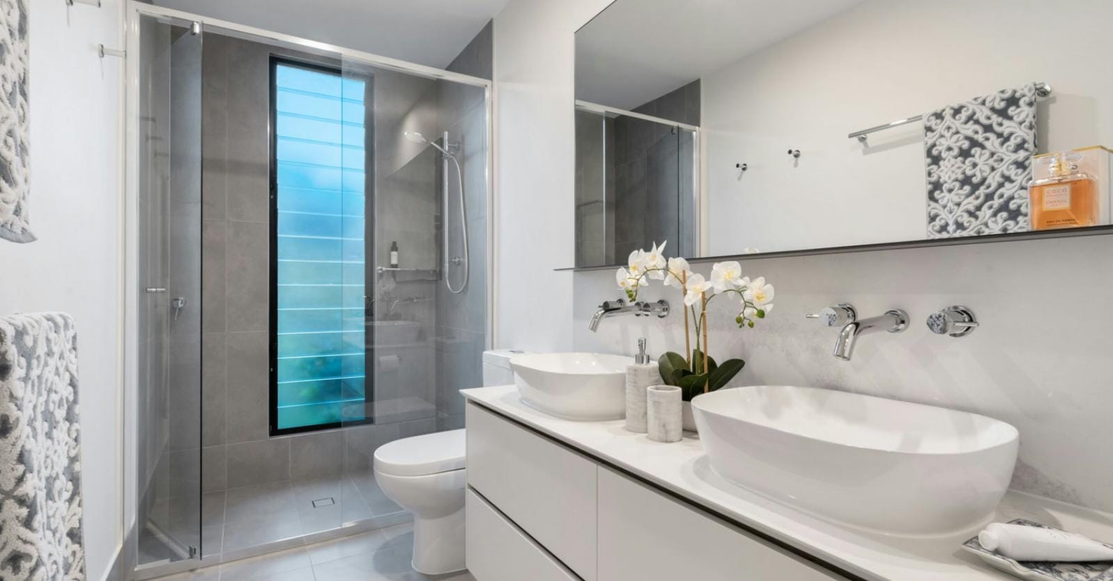 Celstraf met uitstel voor vijftiger die stiefdochter (11) filmde met ...