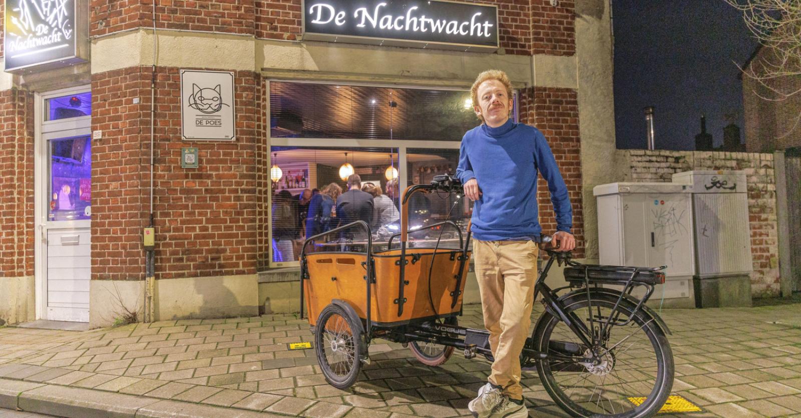 Brecht (36) staat 10 jaar achter de toog van De Nachtwacht: “Wat wijzer ...