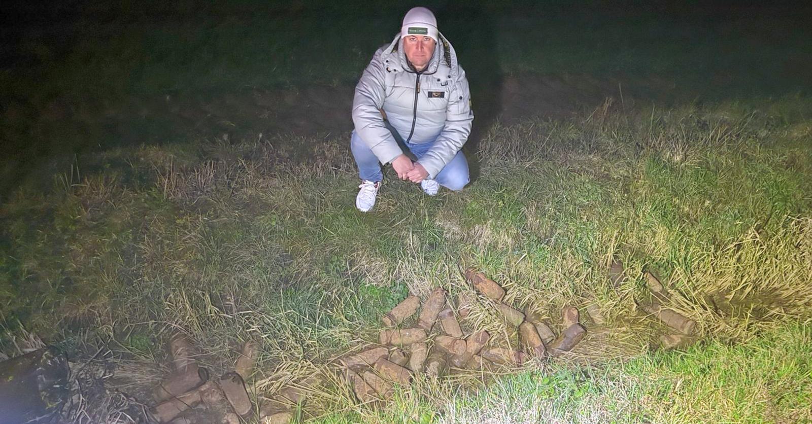 Mario (55) vindt tientallen obussen in gracht: “Gedumpt en gestript ...
