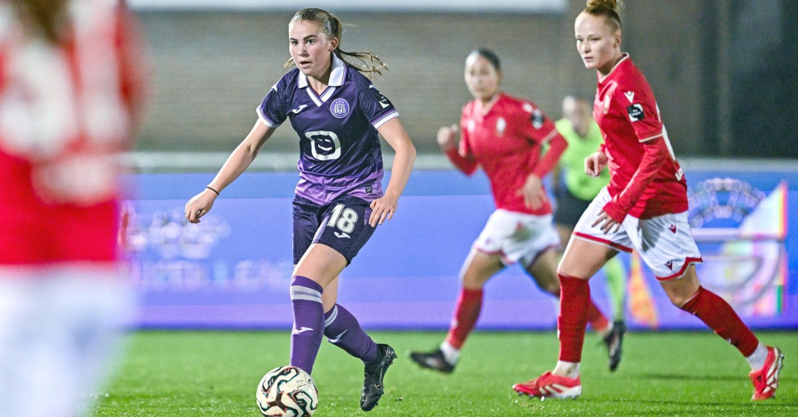 Manon Baert (17) is een West-Vlaamse voetbaltopper voor de toekomst ...