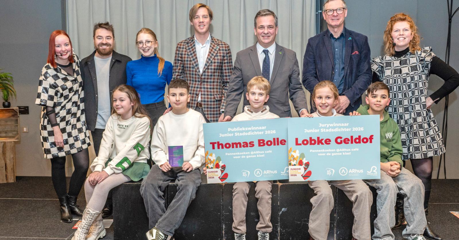 Lobke (12) is de nieuwe Junior Stadsdichter, Thomas (10) krijgt de ...