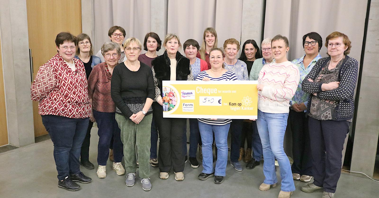 Femma Merkem en Ferm Merkem schenken cheque aan Kom op tegen Kanker - KW.be