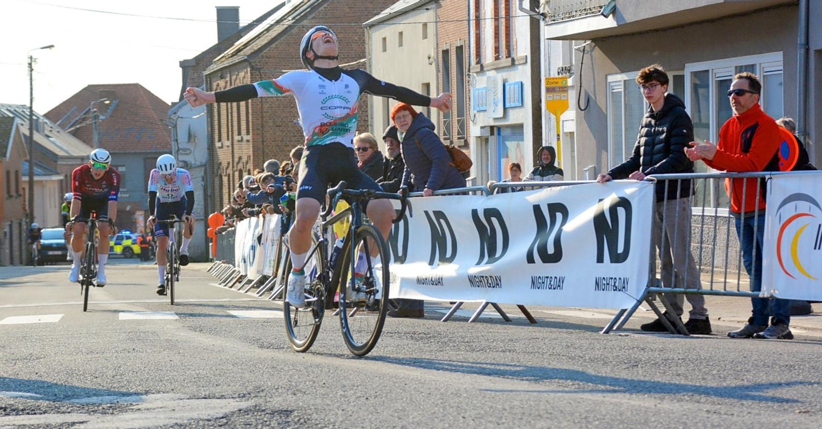 Warre Van den Meerssche verrast in eerste koers: “Mijn knie hield stand ...