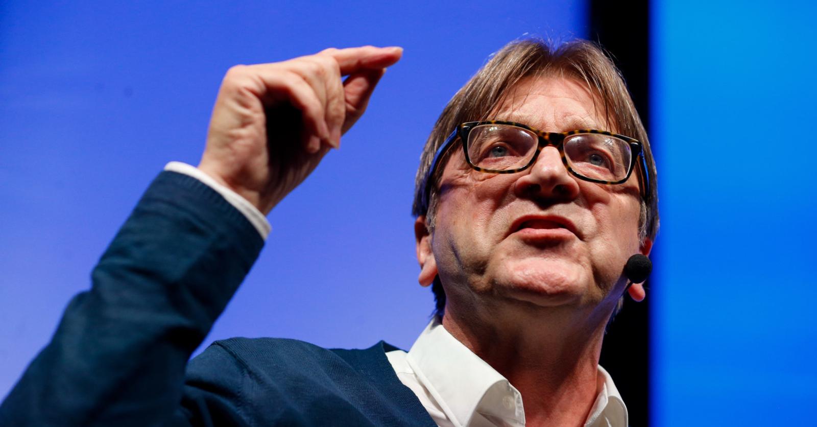 Guy Verhofstadt (73) voor politierechter na negeren van rood licht in ...