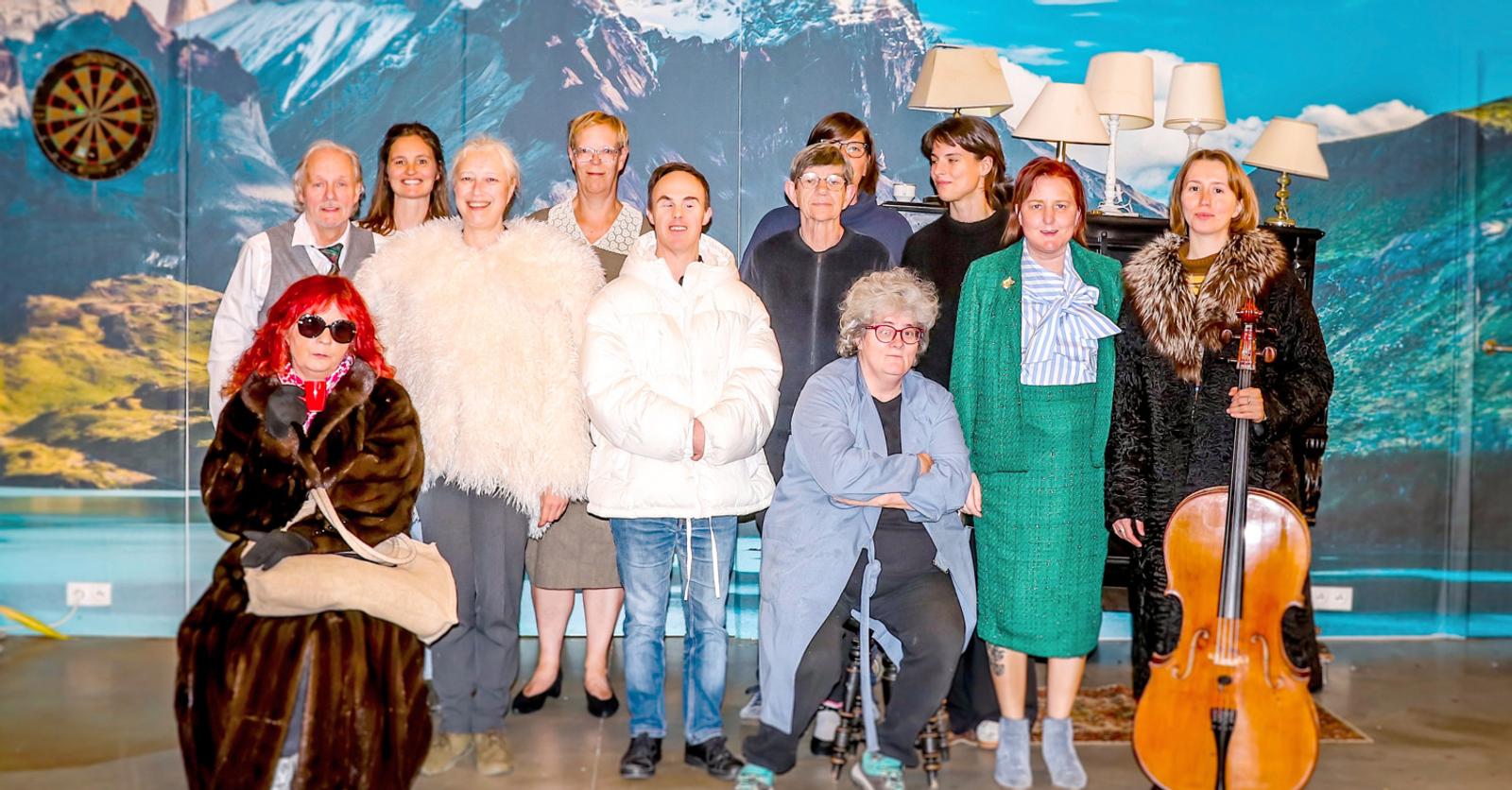 De Figuranten vallen het theater binnen: “Lief en leed in een verlaten ...