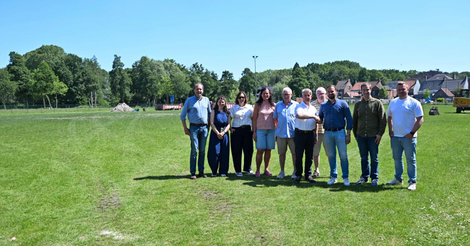 KSV Oostkamp krijgt tweede kunstgrasveld, nieuwe verlichting en ...