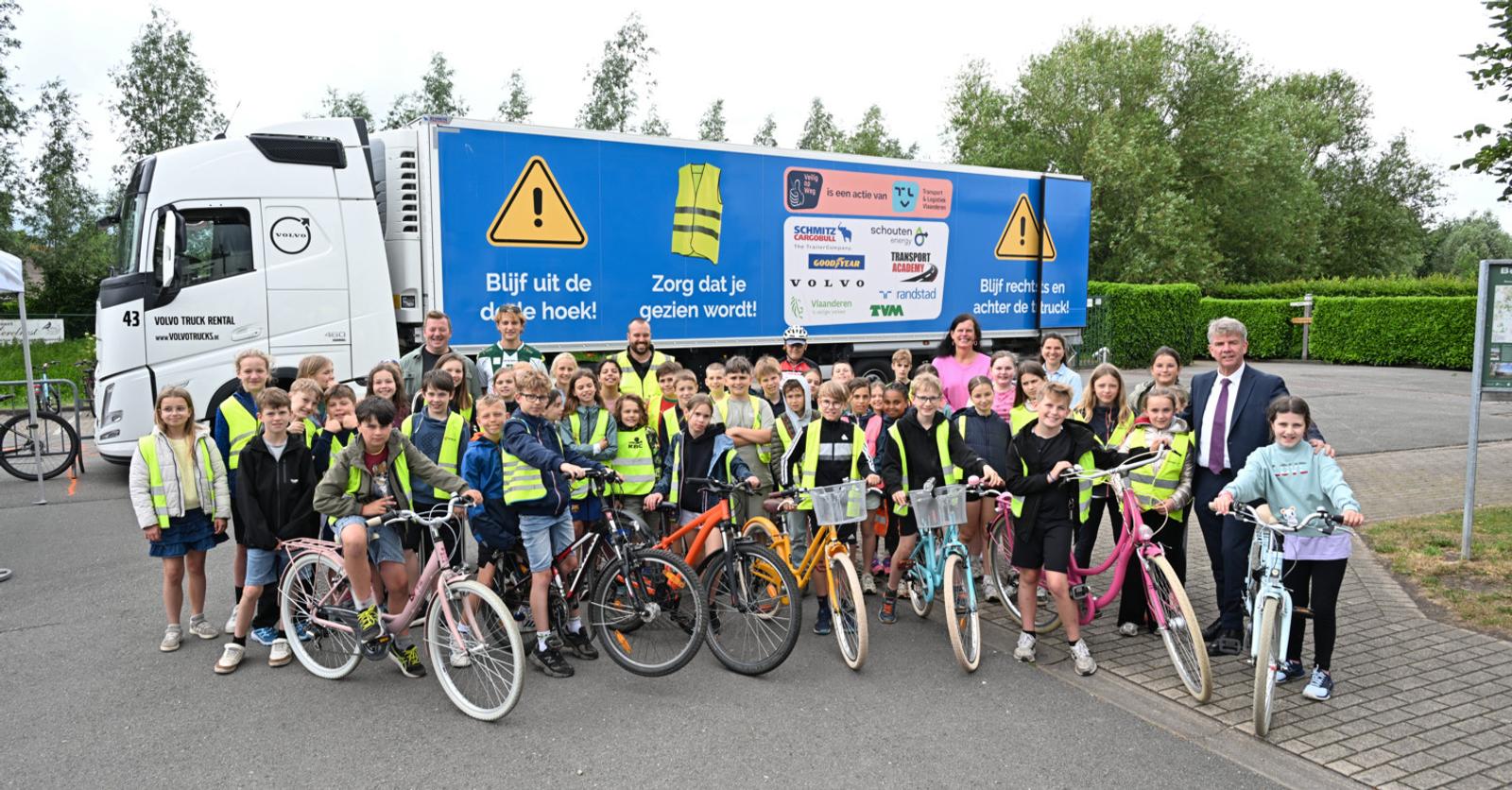 147 Oostkampse leerlingen leren veilig fietsen - KW.be