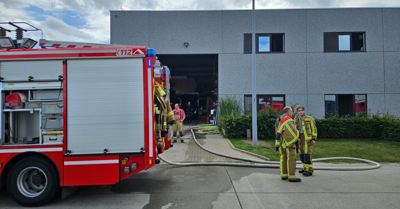 Bedrijfshal vol rook na defect aan compressor (Krant van West-Vlaanderen)