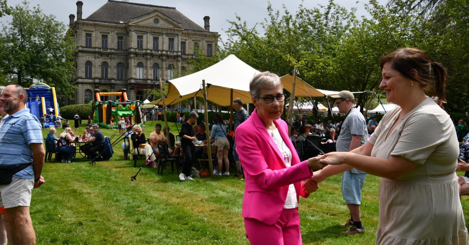 Kasteelpark De Lovie bruist van de zomer: “Opbrengst gaat naar een ...