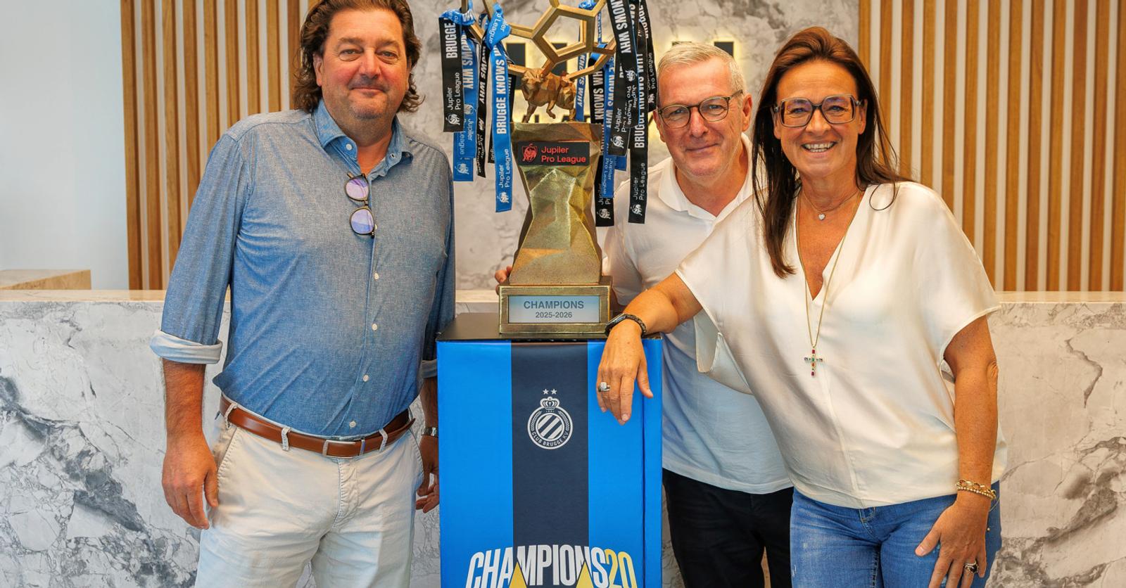 Kampioenentrofee Club Brugge op bezoek bij Vlaemynck Business Center ...