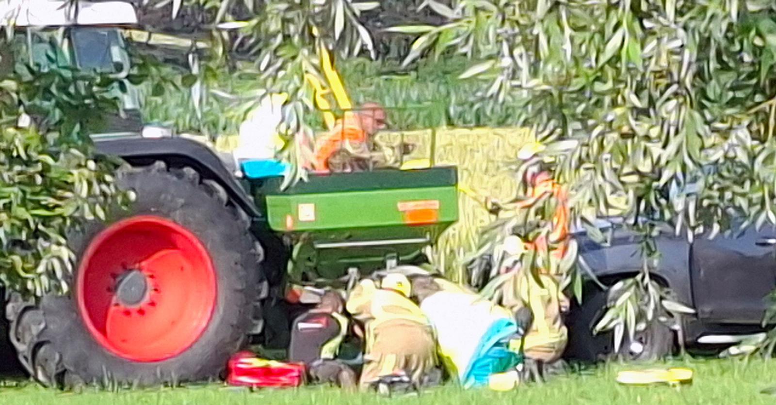 Landbouwer zwaargewond nadat hij vast komt te zitten in strooimachine ...